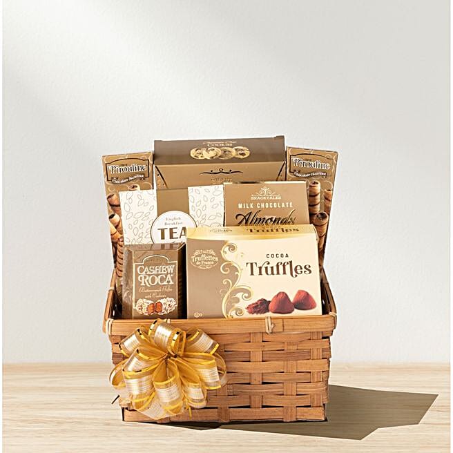 Snack Treat Christmas Hamper canada | Gift Snack Treat Christmas Hamper ...