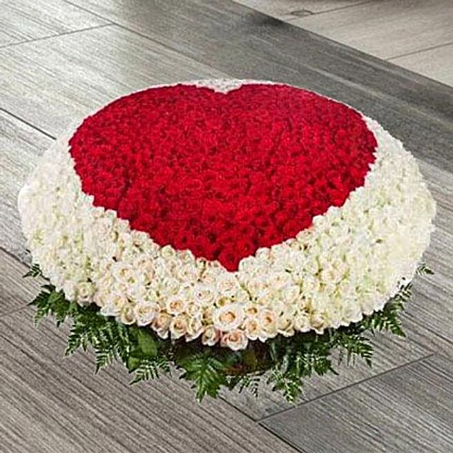Buy/Send 1000 Red N White Roses Arrangement Online- FNP