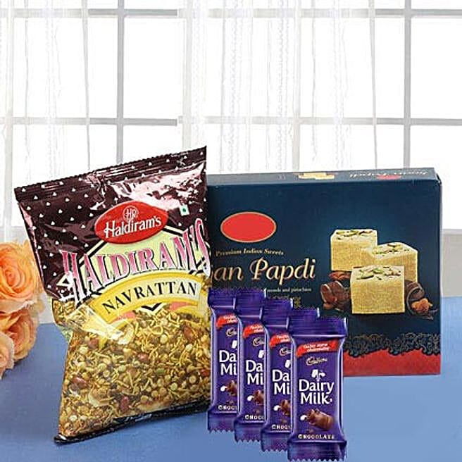 Buy/Send Yellow Hamper Product Online- FNP