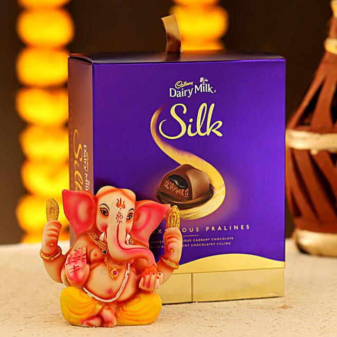 Buy/Send Lord Ganesha Idol Dairy Milk Silk Treat Online- FNP