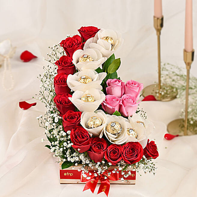 Buy/Send Red Roses & Ferrero Rocher Arrangement In Round FNP Box Online ...