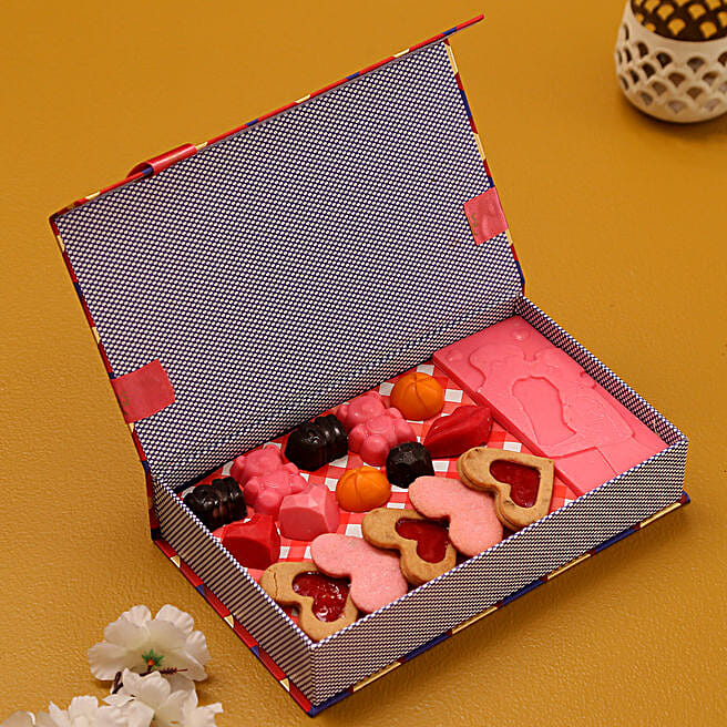 Buy/Send Choco Love Box Online- FNP