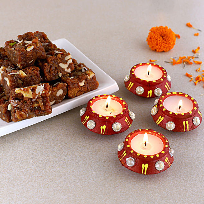 Buy/Send Pretty Matki Diyas & Dodha Burfi Online- FNP