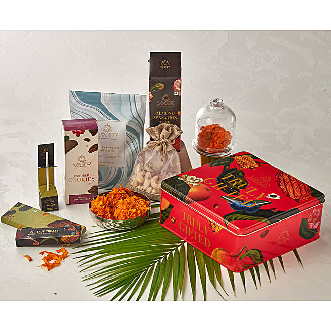 Buy/Send Smoor Truly Gifted Box Online- FNP