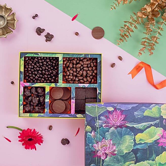 Buy/Send Chokola Regalia Premium Chocolate N Hamper Online- FNP