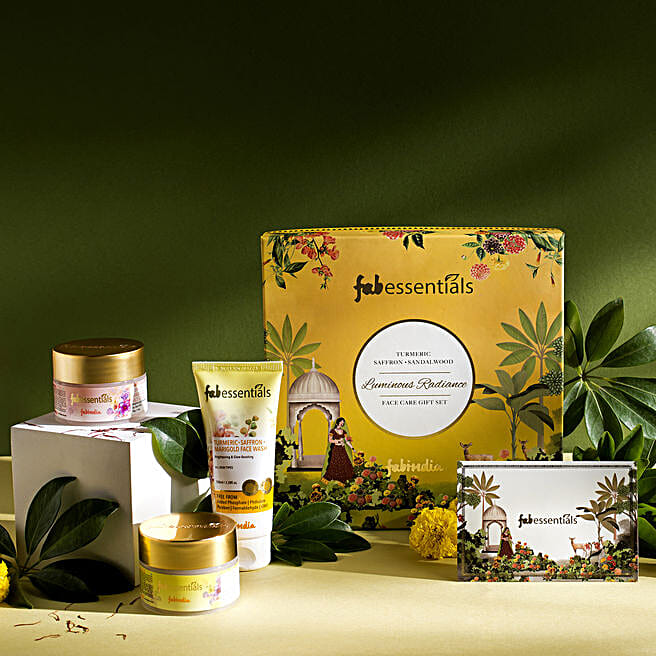 Buy/Send Fabessentials Face Care Gift Set Online- FNP