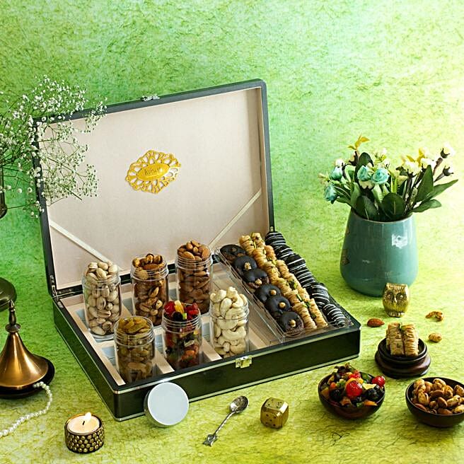 Buy/Send Kesar Exclusive Delights Jewellery Beauty Gift Box Online- FNP