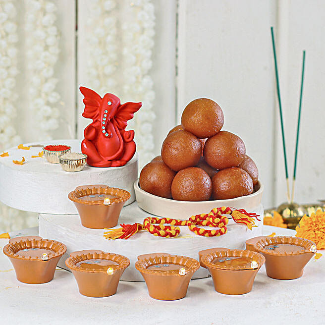 Buy/Send Modern Blessings Festive Bundle Online- FNP