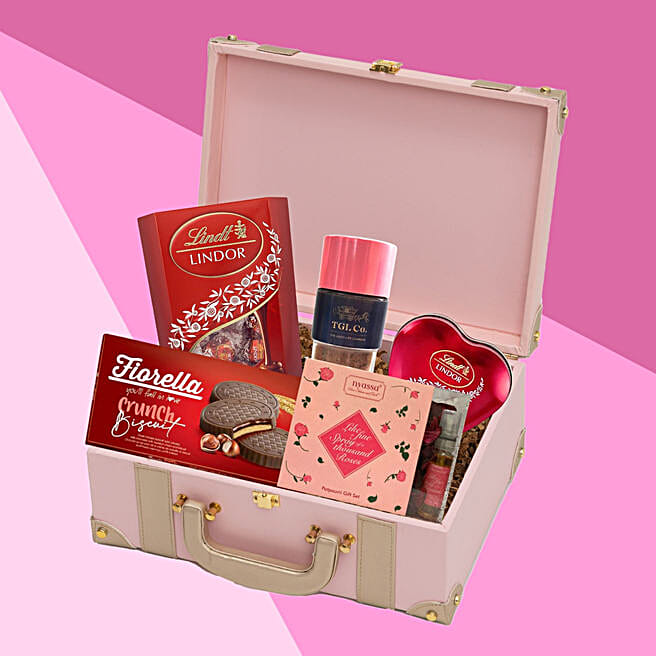Buy/Send Blush Pink Love Hamper Online- FNP