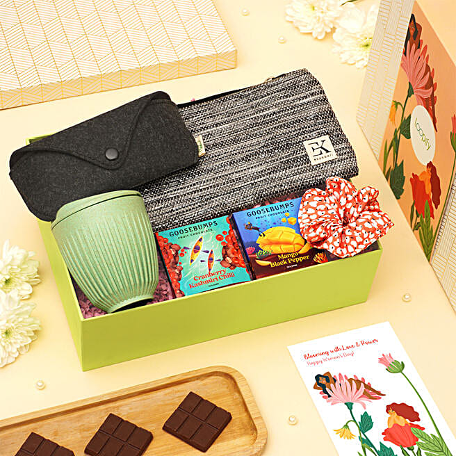 Buy/Send Wanderlust Adventure Kit For Her Online- FNP