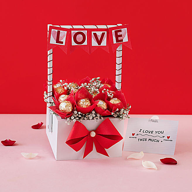 Buy/Send Sweet Love Bouquet Couple Special Gift Online- FNP