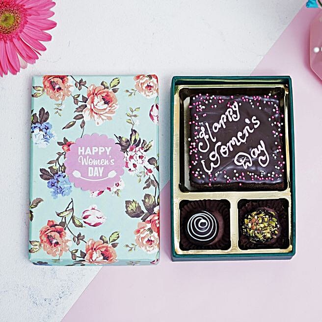 Buy/Send Women's Day Chocolate Combo Online- FNP
