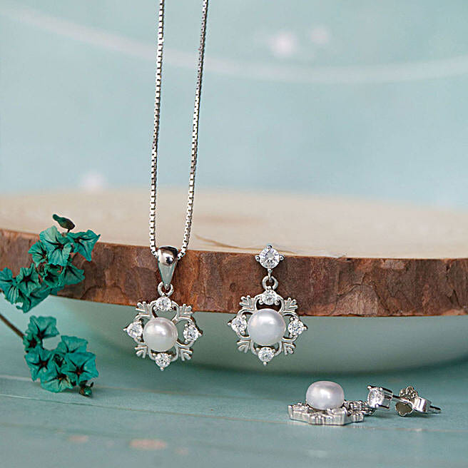 Buy/Send Victorian 925 Silver Pendant Set Online- FNP