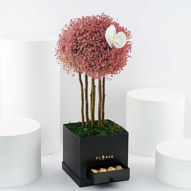 Pink Gypso Beautiful Arrangement With Ferrero Rocher qatar | Gift Pink ...