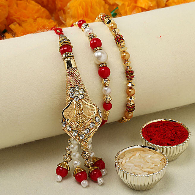 Red And White Lumba Set With Sleek Rakhi south-africa | Gift Red And ...