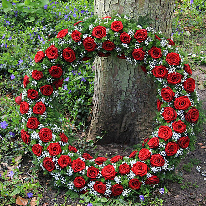 Wreath Of Red Roses switzerland | Gift Wreath Of Red Roses- FNP