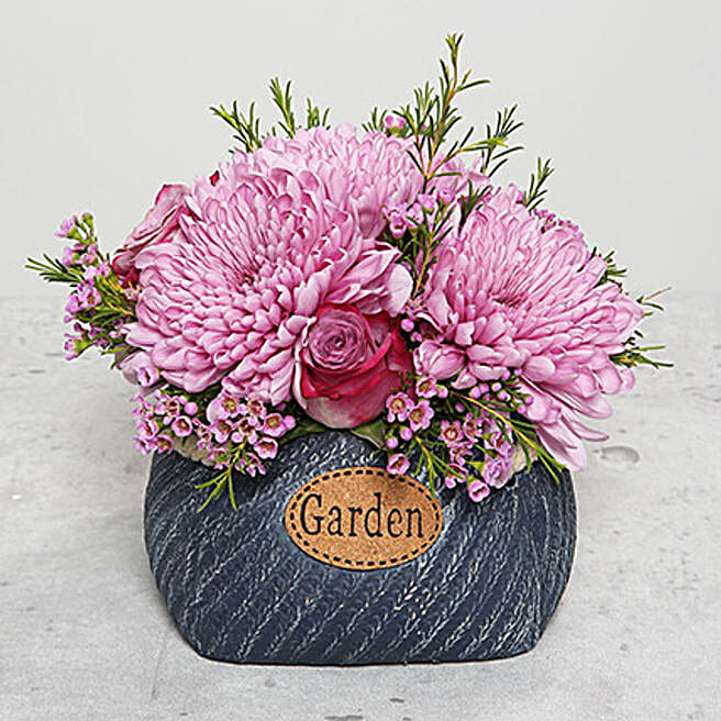 Delistar and Roses Flower Arrangement uae | Gift Delistar and Roses ...