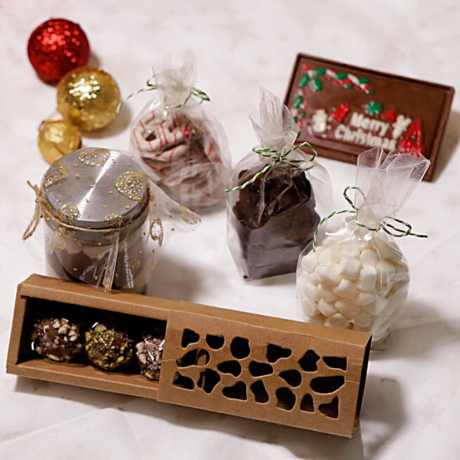 Merry Christmas Chocolaty Hamper uae | Gift Merry Christmas Chocolaty ...