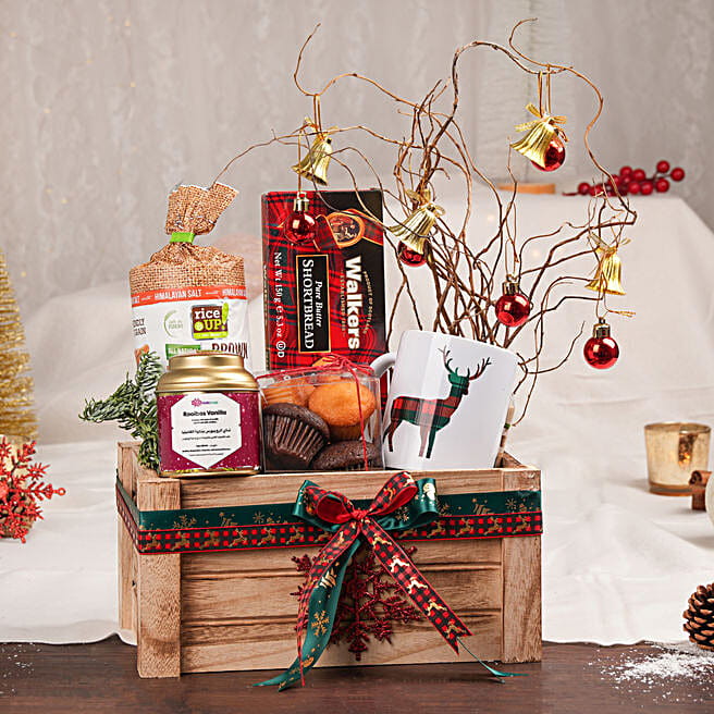 Holiday Flavours Christmas Gift Basket uae | Gift Holiday Flavours ...