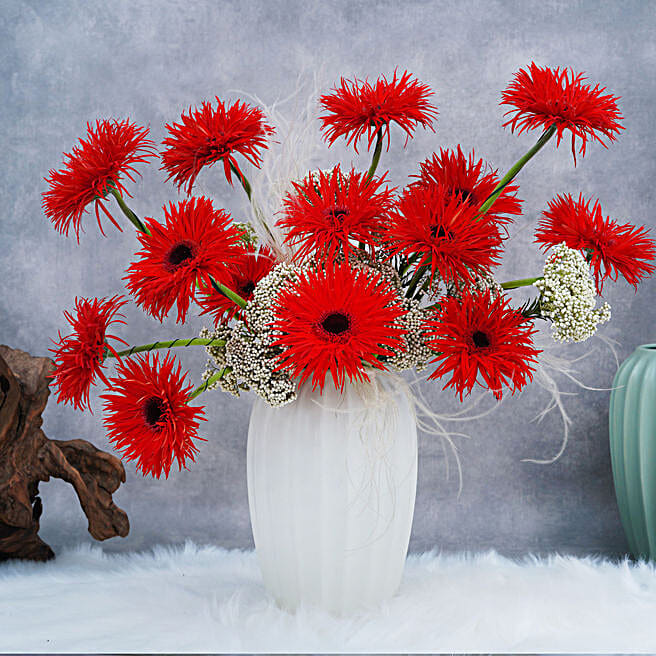 Spider Gerbera Beauty Arrangement uae | Gift Spider Gerbera Beauty ...