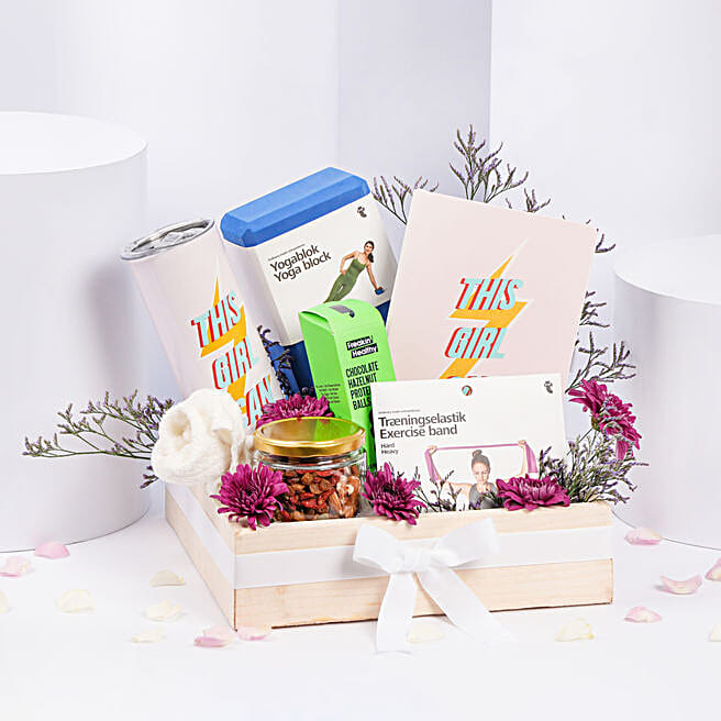 Hamper for the Fitness Loving Girl uae | Gift Hamper for the Fitness ...