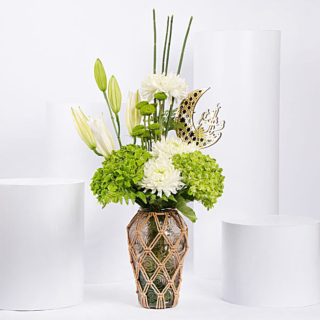 Hydrangea And Delistar Ramadan Flowers Vase uae | Gift Hydrangea And ...