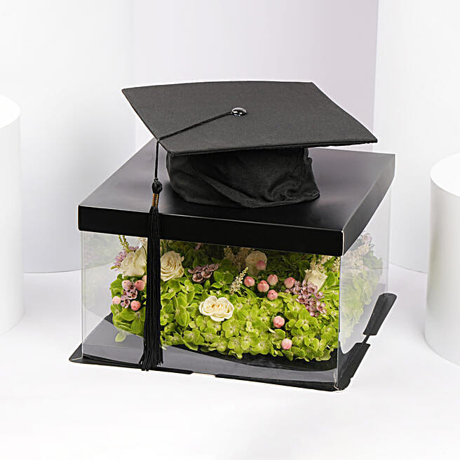 The Graduate Green Glory uae | Gift The Graduate Green Glory- FNP